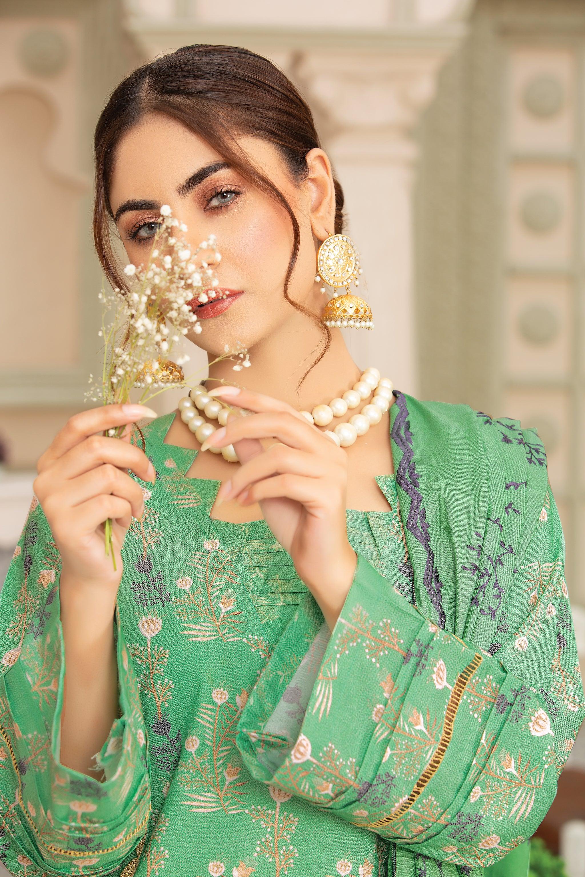 GUL-E-NAZNEEN / 3PCS / PEACH LEATHER WINTER 2022 BY SAFA NOOR – SafaNoor